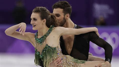 Papadakis Perseveres Through Wardrobe Malfunction With Strong Performance
