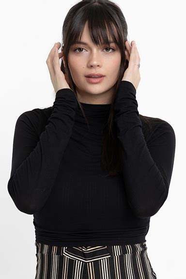 Ava R New View Modeling
