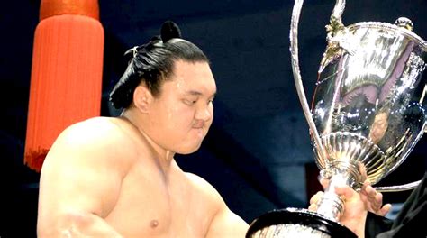 Хакүхо Би аавынхаа амжилттай эн зэрэгцлээ