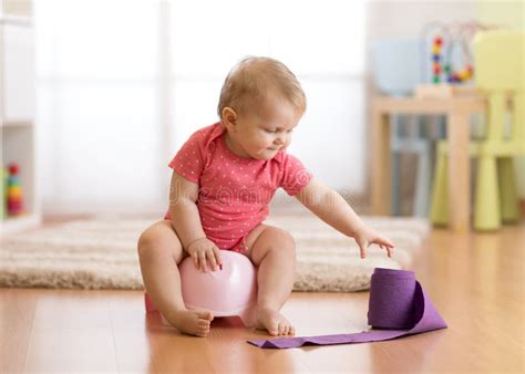 Photos De Pisser De Fille Photos De Stock Gratuites Et Libres De
