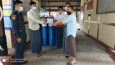 ဝက်လက်မြို့၌ မြို့နယ်စီမံအုပ်ချုပ်ရေး အဖွဲ့မှ အောက်စီဂျင် အိုများကို အောက်စီဂျင်စက်ရုံသို့ ပေးအပ