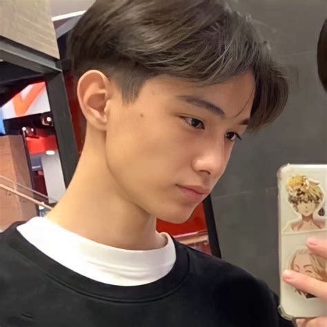 10 Variasi Potongan Rambut Comma Hair Wajib Banget Dicoba