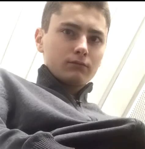 Pissing Guy Handsome Pisss Thisvid Com