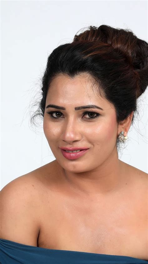 Sanjana Naidus Instagram Twitter And Facebook On Idcrawl