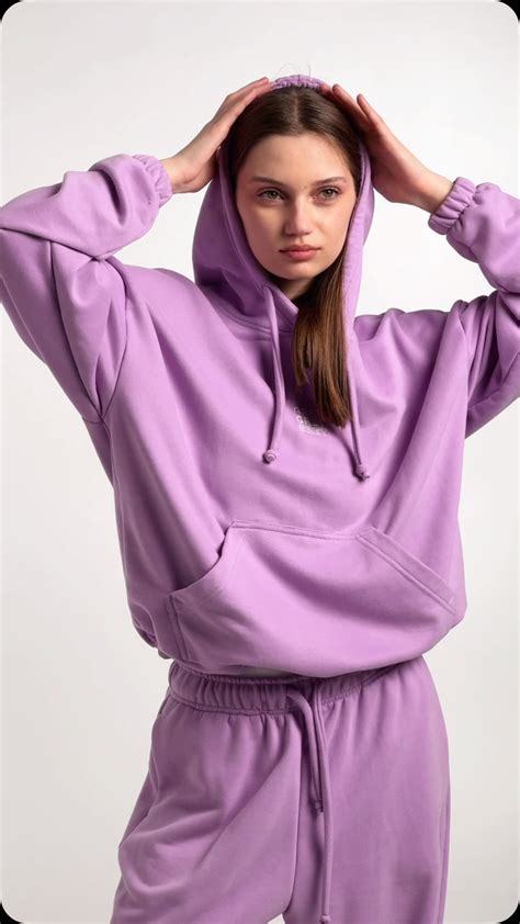 УКРАЇНСЬКИЙ БРЕНД ЖІНОЧОГО ОДЯГУ Ідеальний спортивний костюм для твого комфорту 🤍 Стильний