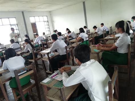 မာန်အောင်မြို့နယ်တွင် တက္ကသိုလ်ဝင်စာမေးပွဲ မြန်မာစာဘာရပ်ကို ကျောင်းသား