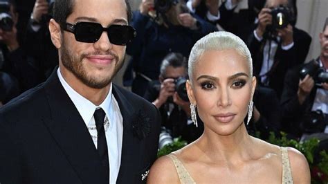 Kim Kardashian Enthüllt Kamin Sex Mit Pete Davidson
