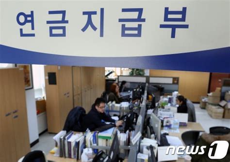 병원비 많이 들어 5만원이면 큰돈”기초연금 인상 첫날 ‘만족감 비즈n