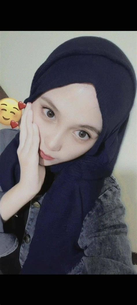 دخترک افغان زمین