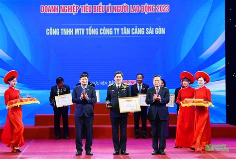Tổng công ty Tân Cảng Sài Gòn Đơn vị lần liên tiếp được vinh danh Doanh nghiệp tiêu biểu vì