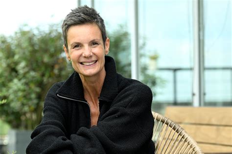 Sandrine Dans Bientôt à La Présentation Dune émission De Dating Sur