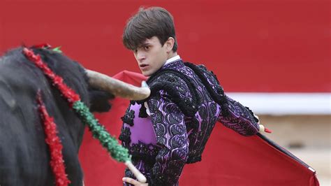 San Fermín Cristiano Pierde Con La Espada Una Faena De Premio En Pamplona