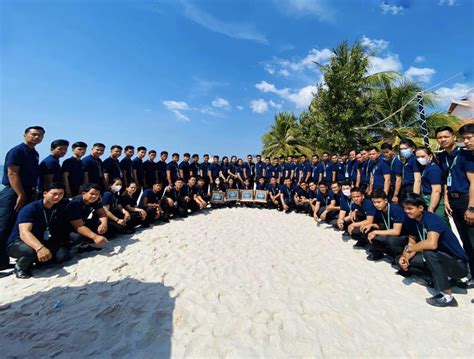 ដំណើរកំសាន្តគ្រប់ទីកន្លែង បងប្អូន និងមិត្តភ័ក្ដិ ទាំង អស់ គ្នា ប្រសិន បើ ចង់ មេីលថ្ងៃលិច