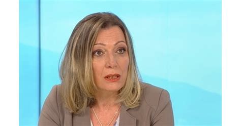 Росица Димитрова Превозващите мигранти имат инструкции да блъскат автомобилите на МВР