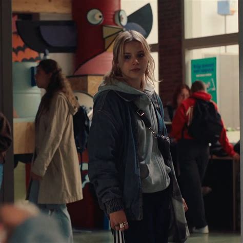 Bobbie Wtfock Nell Cattrysse Poses De Modelagem Skam Poses