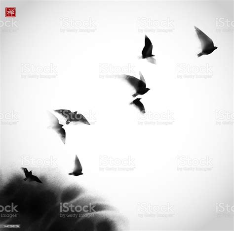 날아다니는 검은 새의 수묵화 전통적인 동양 수묵화 수미에 우신 고화 책 표지 인사말 카드 등에 사용할 수 있습니다 상형 문자