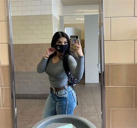 Pin by 𝒏𝒐𝒉𝒆𝒎𝒊 𝒈𝒖𝒕𝒊𝒆𝒓𝒓𝒆 on a t u e n d o s Vaquera outfit Takuachita outfits Takuache girl