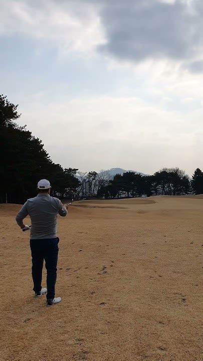백돌이가 보여주는 기가 맥힌 어프로치샷ㅎㅎ 웃긴영상 코믹영상 golf 백돌이 탑볼 어허이프로 전라도제일짝대기