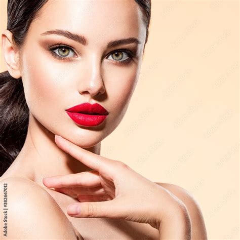 Best 7 Essential Makeup Tips And Tricks For Beginners By Beauty And