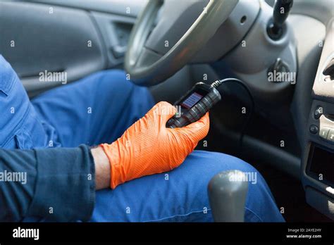 Auto Mechanic Using Car Diagnostic Scanner Tool Stock Photo Alamy