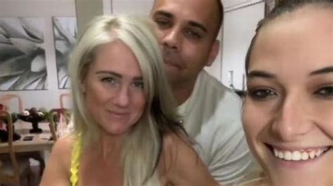 Mujer Comparte A Su Esposo Con Su Mamá Para Mantenerlo Feliz — Radio
