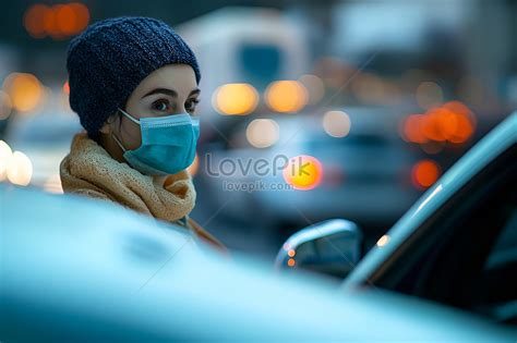 마스크를 착용 한 여성