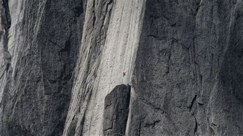 How To Hide The Windows 10 Taskbar