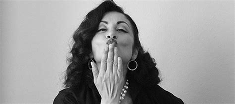 Aisha Khan Vintage Diva Sofá Y Manta