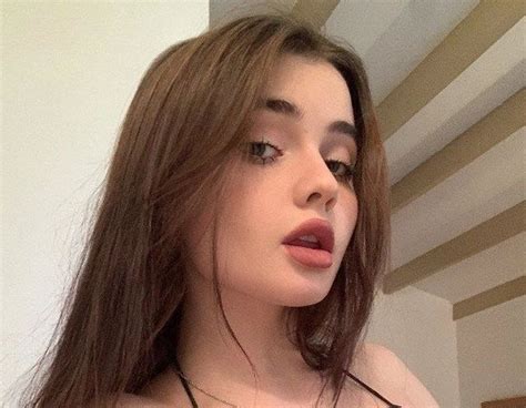 Cute Girls 37 Pics Cute Girls 37 Pics