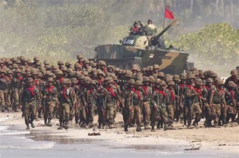 ဂွမြို့အနီး တပ်စွဲရာ ကျေးရွာများမှ တပ်ဆုတ်ပေးနေရသည့် စစ်ကောင်စီက ဂွမြို့တွင် မဆုတ်တမ်း ခံစစ်ပြင