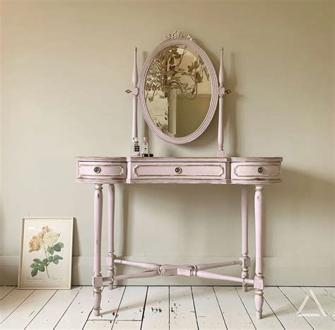 میز آرایش چوبی ساده و دخترانه طرح گاردنیا