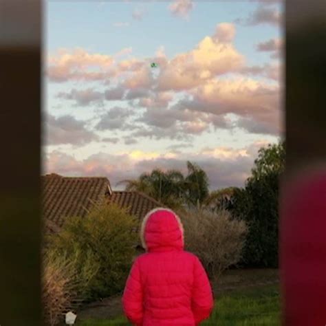 Emily 11 Pratar Med Sin Döda Pappa