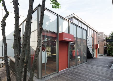 Schemata Adds Adjustable Clothes Rails To Descente Blanc Store