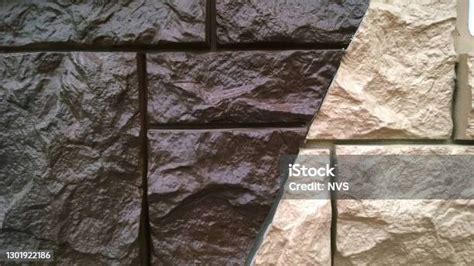 외관 패널의 배경 샘플 은 돌 모방 어두운 갈색과 테라코타 색상과 지하 사이딩의 조합 팔레트 자연 색상 배경 공간을 복사합니다 디자인 장식 건설 외장재 건축적 특징에 대한