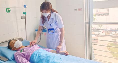 Chị gái tuổi đang nuôi con nhỏ hiến thận cho em trai