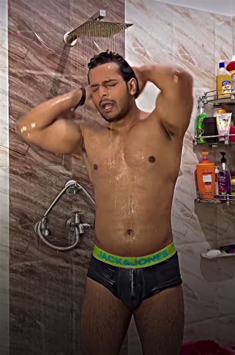 Indian Hunk Showering Thisvid Com