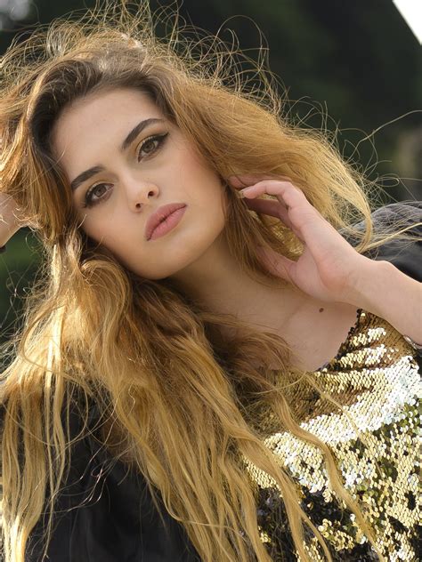 Download Wallpaper Girl Model Hair Stephanie Section Girls In