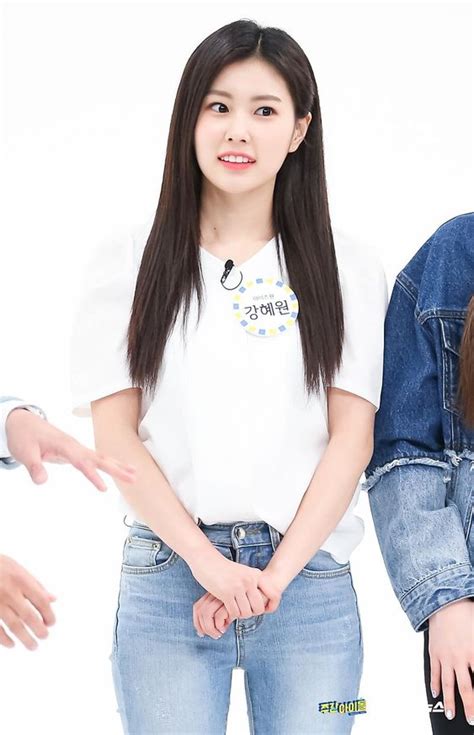 11 Times Izones Hyewon Showed Her Superior Visuals In A Simple White Shirt And Jeans Koreaboo