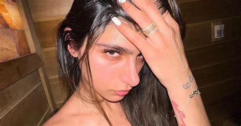 Mia Khalifa Flaunts Booty And Shows Off Ring Designed To Hold