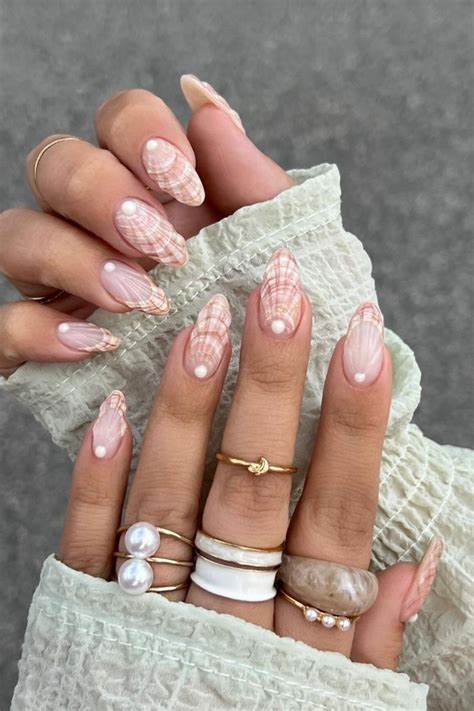 32 Gorgeous Sea Shell Nail Ideas To Try At You Next Appointment En 2025