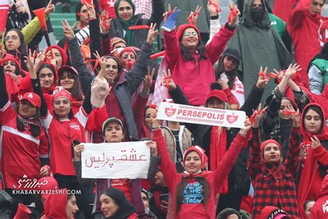 دختران زیبا و جذاب ایرانی روی سکوی آزادی عکس