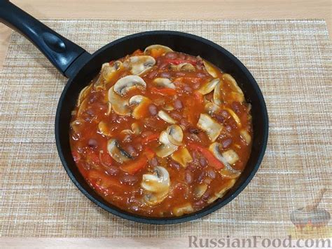 Рецепт: Фасоль в томатном соусе с грибами и болгарским перцем (на ...