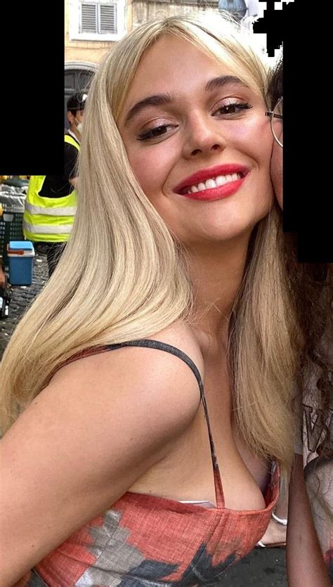 Emily Alyn Lind Rcelebritycleavage
