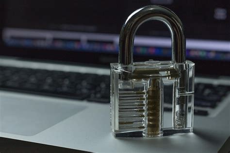 Premium Photo Close Up Of Padlock On Keyboard