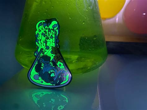 Pins Gummy Kaiju