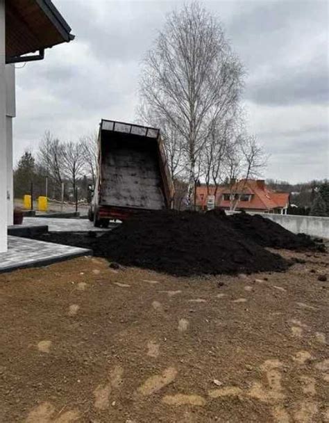 Czarnoziem Humus Ziemia Do Podniesienia Terenu Ogrodu Trawnik Dostawa Włocławek • Olx Pl