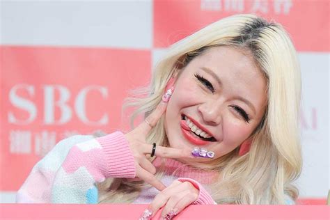 賞レース準優勝のエルフ荒川の妹が「本当にかわいい」 激似姿に「双子」「美人姉妹」の声 Encount
