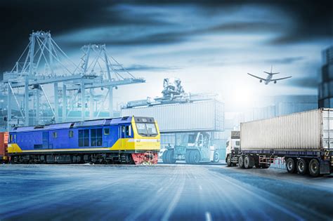 물류 가져오기 내보내기 배경 및 전송 산업 컨테이너 화물 운송 선박 및 항구에 화물 열차의 기차에 대한 스톡 사진 및 기타 이미지 기차 선박 세미 트럭 Istock