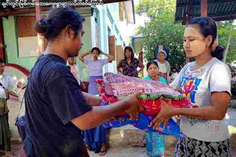 ဆားလင်းကြီးမြို့နယ်ရှိ စစ်ဘေးရှောင် ပြည်သူများကို စောင်နှင့် ခေါင်းအုန်း လှူဒါန်း Khit Thit Media