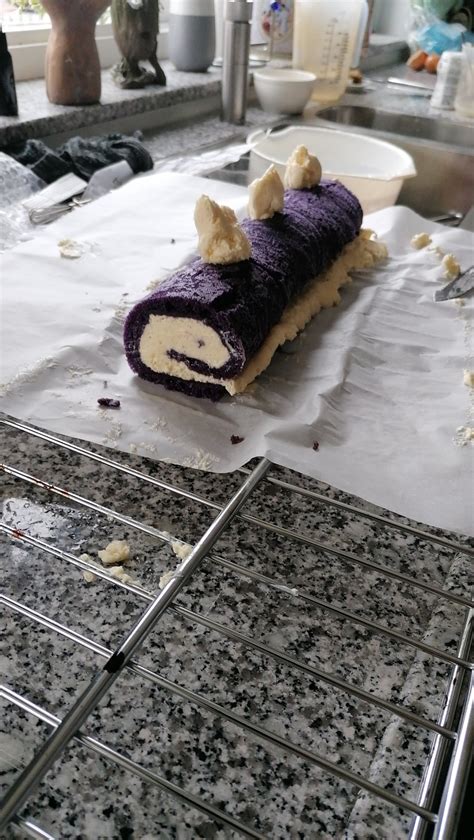 I Decided To Try To Make Lars Ube Roll And Yeah Its Amazing Rstevenuniverse